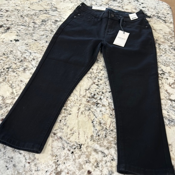 Judy Blue | Pants & Jumpsuits | Nwt Judy Blue Capri Fit Jeanssize 24 ...